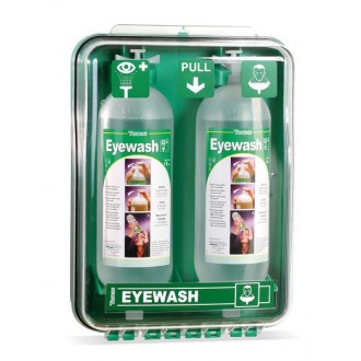 Armario con dos botellas de un litro de solución lavaojos